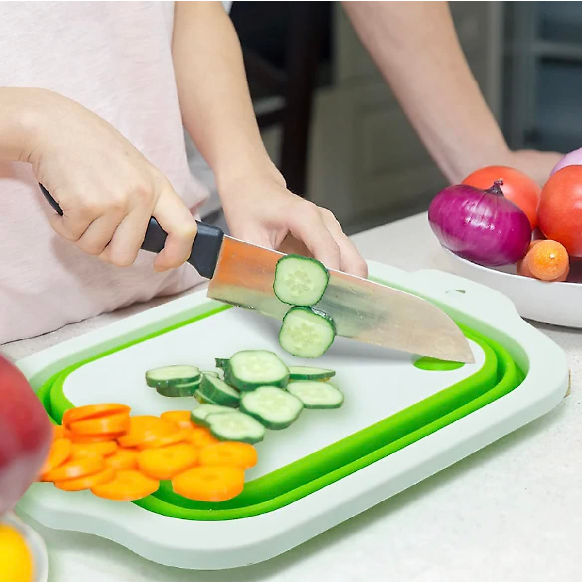 New collapsible folding colander with chopping board, vegetable washing basket silicone dish tub for BBQ Prep/Picnic/camping (grey)