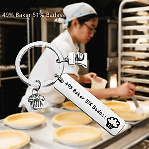 WSNANG Funny Baker Gift 49% Baker 51% Badass Keychain Cupcake Charm Jewelry Pastry Chef Gift Culinary School Graduation Gift Bake Lover Gift (Baker keychain)