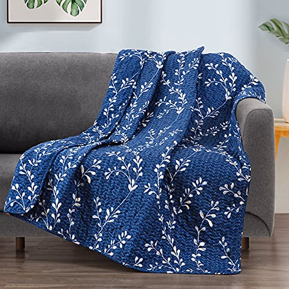 Exclusivo Mezcla Microfiber Quilted Throw Blanket, Flower Pattern Throw Blanket for Bed/Couch/Sofa, Soft and Lightweight (50"x 60",Navy)