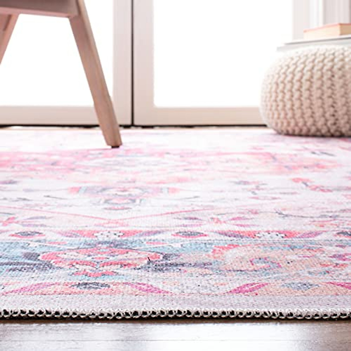 SAFAVIEH Serapi Collection Machine Washable 4' x 6' Ivory/Light Blue Boho Chic Oriental Medallion Living Room Bedroom Dining Area Rug