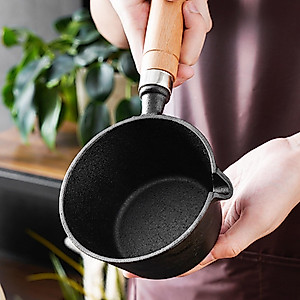 HAOHIZE Mini Butter Melting Pot, Cast Iron Basting Pot for Grill Cooking, Cast Iron Saucepan Round Sturdy Cast Iron Dripless Spout Wooden Handle Omelette Fry Pan for Kitchen