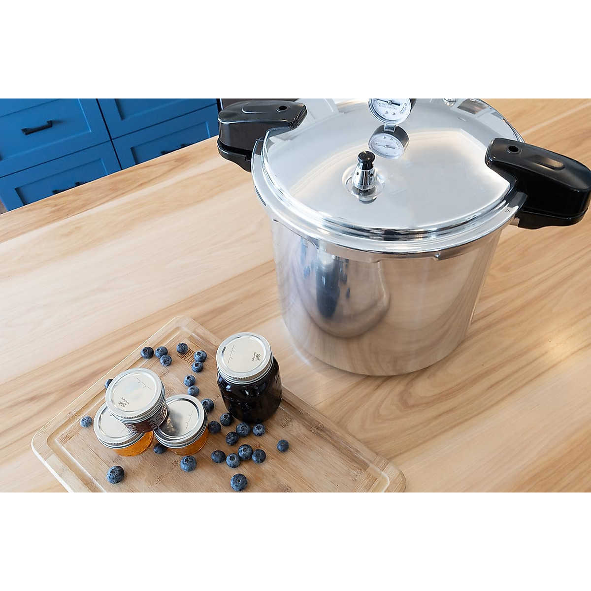 NESCO 16.9 QT MANUAL PRESSURE CANNER, PRESSURE COOKER WITH PRESSURE GUAGE, LOCKING LID, AND REMOVABLE BLOCKAGE GUARD