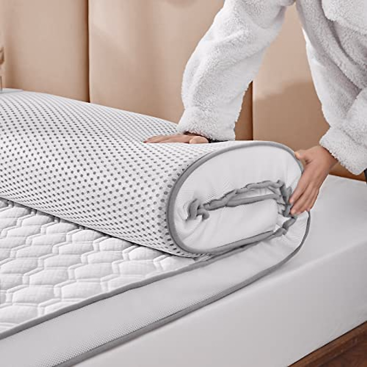 Memory Foam Mattress Topper 4 Inches with Supportive, High-Density Foam - 2 Layer Hybrid Cooling Bed Topper with Knitted Cotton & Bamboo Charcoal Skin Friendly Cover - Twin Size