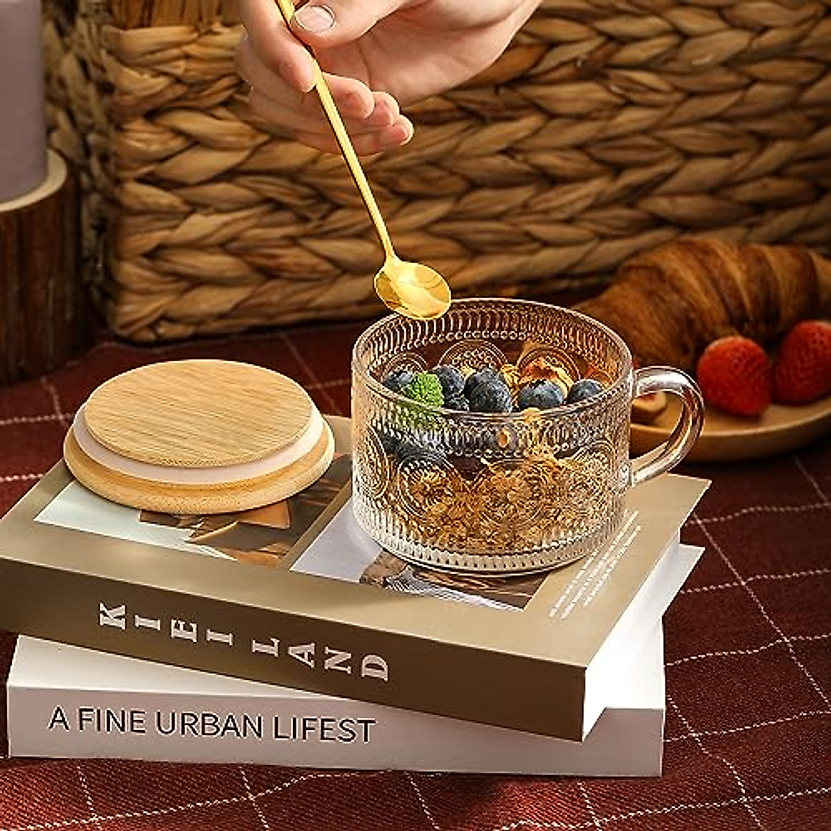 4pcs Set Vintage Coffee Mugs, Overnight Oats Containers with Bamboo Lids and Spoons - 14oz Clear Embossed Glass Cups, Cute Coffee Bar Accessories, Iced Coffee Glasses, Ideal for Cappuccino, Tea, Latte