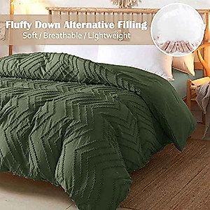 Nanko King Comforter Set Dark Green Tufted Jacquard Boho Soft Shabby Chic Reversible Down Alternative Microfiber Bedding - All Season Duvet Bohemia Bed Sets Women Men Size 104 x 90 3pc, Green