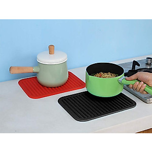 dealcase 9" x 12" Silicone Pot Holder, Trivet Mat, Baking Gadget Kitchen Table Mat, Silicone Drying Mat - Waterproof, Heat Insulation, Insulated, Non-Slip, Tableware Pad Coasters (Black - 2 Pack)