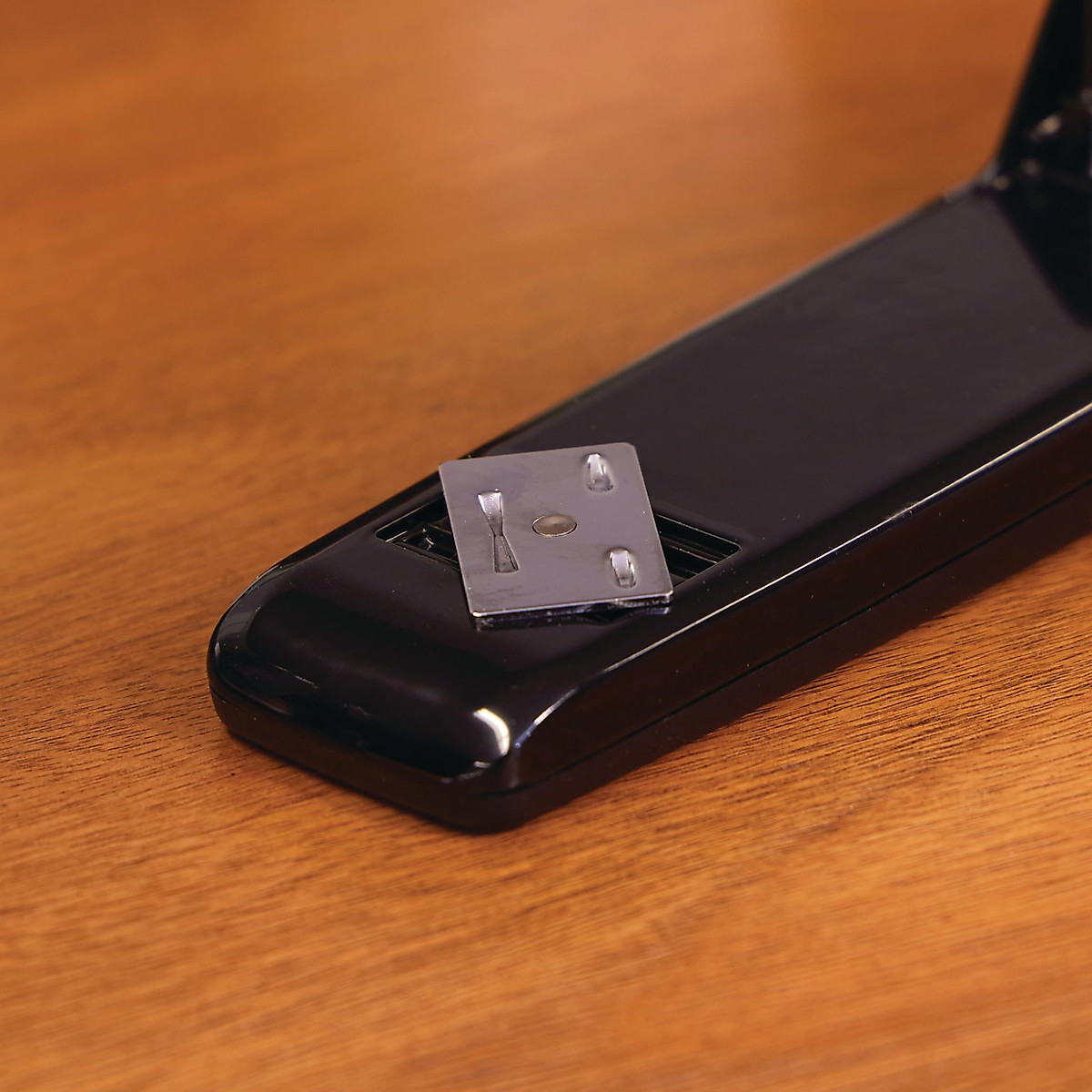 Swingline Stapler, Office Desk Stapler, 20 Sheet Paper Capacity, Durable, Heavy Duty Stapler for Office Desktop or Home Office Supplies, Black (64601)