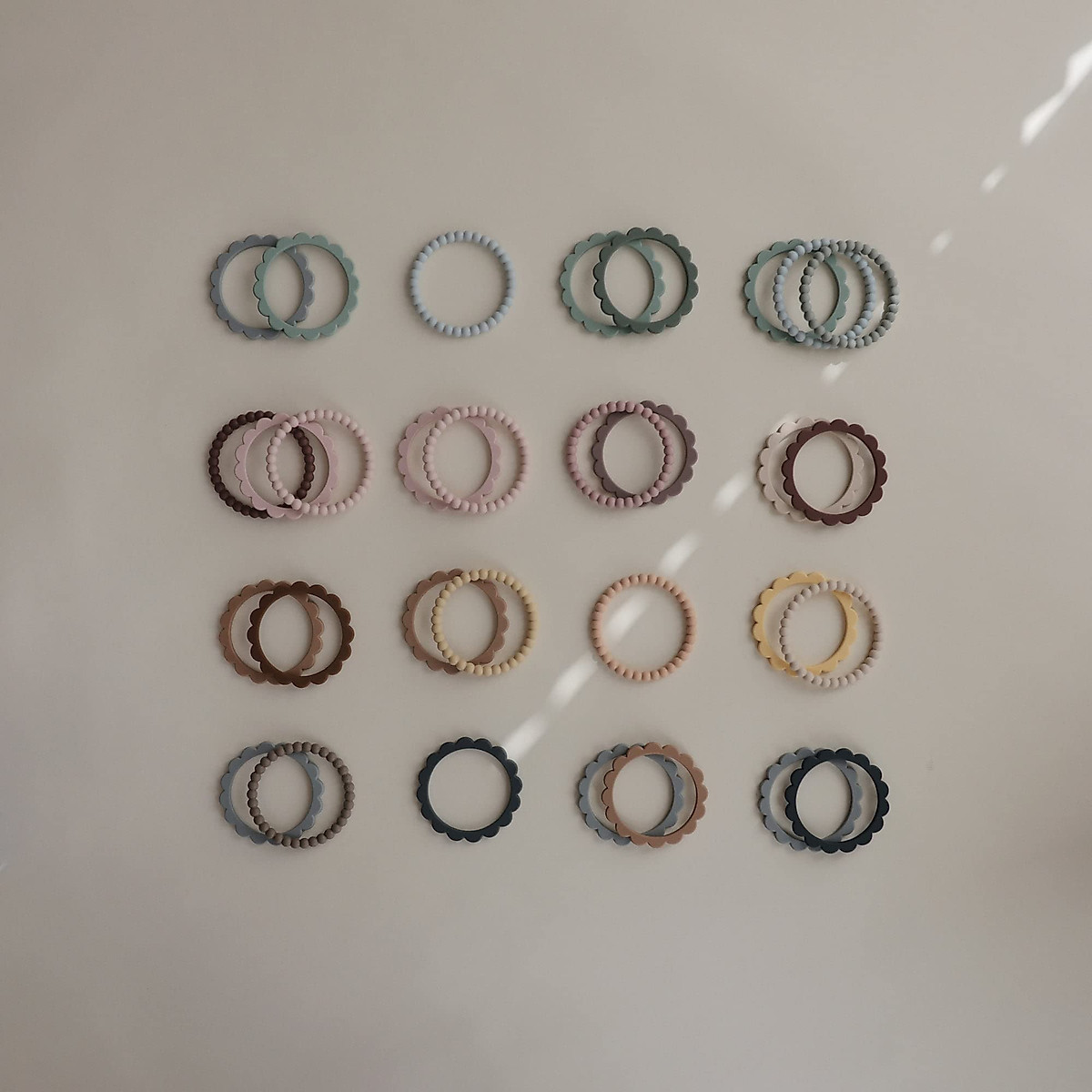 mushie Pearl Teether Bracelet | 3-Pack (Linen/Peony/Pale Pink)