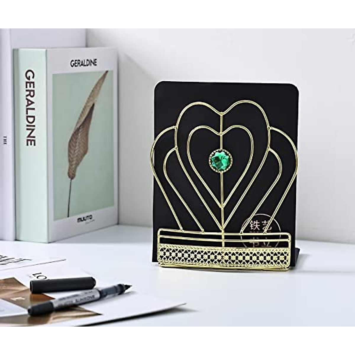 JIARI 1 Pairs Crown Bookends Decorative Metal Book Ends Supports for Bookrack Shelves, Heavy Duty, Book Holder Stopper for Books (Gold)