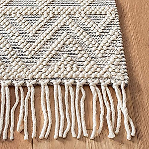 SAFAVIEH Natura Collection Accent Rug - 4' x 6', Ivory & Black, Handmade Boho Fringe Wool, Ideal for High Traffic Areas in Entryway, Living Room, Bedroom (NAT353A)