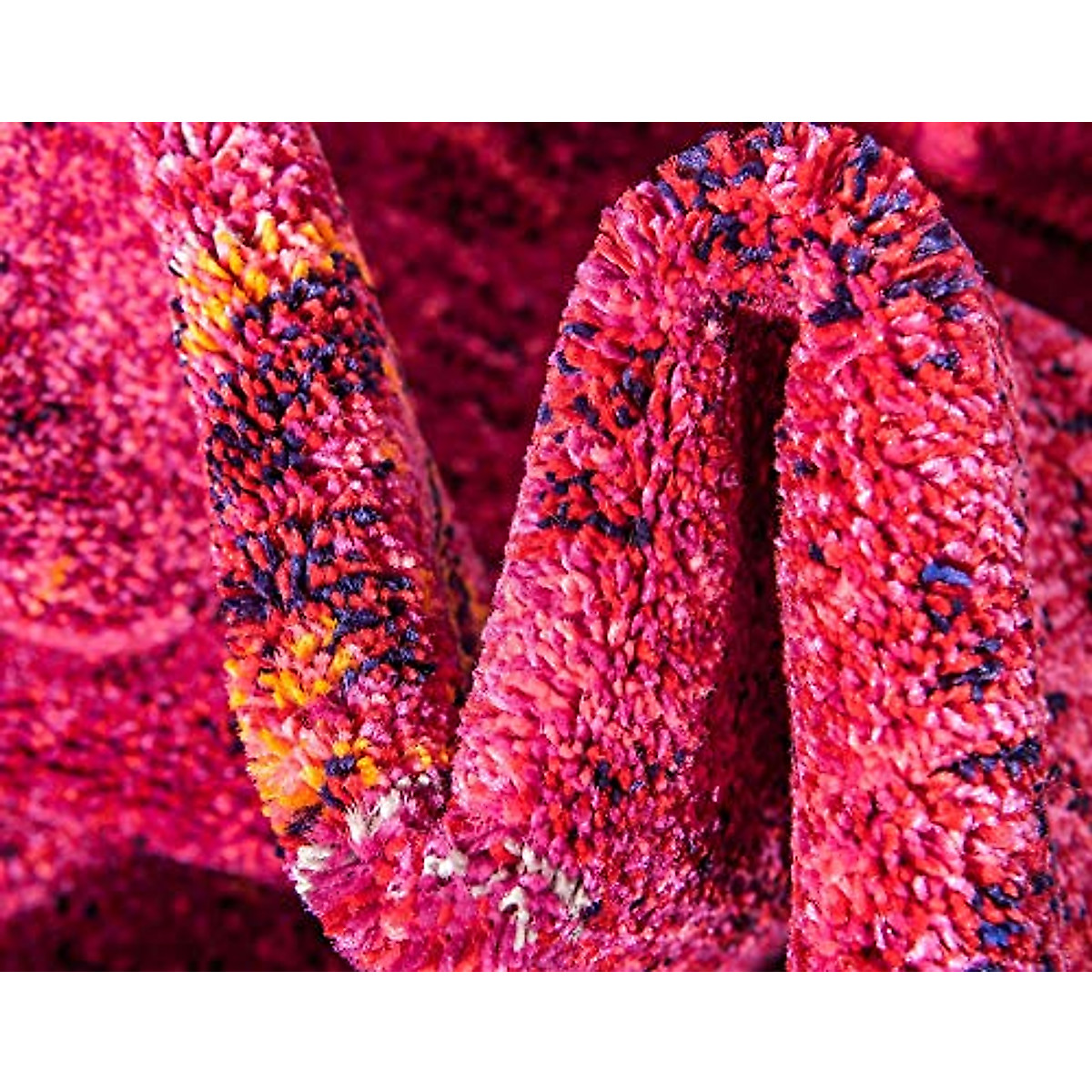 Rugs.com Fleur Collection Rug – 4' x 6' Red Medium-Pile Rug Perfect for Entryways, Kitchens, Breakfast Nooks, Accent Pieces