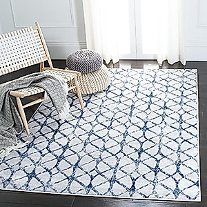 SAFAVIEH Amelia Collection 5'3" x 7'6" Grey / Navy ALA792G Geometric Non-Shedding Living Room Bedroom Dining Home Office Area Rug