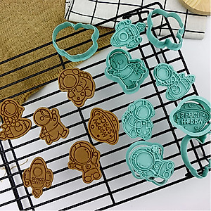 Astronaut 3D Cookie Cutters with Plunger Stamps Set, 6 Pcs Cartoon Pressable Biscuit Cutters Shape for Treats DIY Baking Cookie Supplies