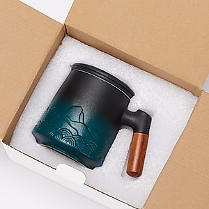 ZENS Tea Cup with Infuser and Lid, Wood Handle Loose Leaf Tea Steeper Mug, 16.9 Ounces Gradient Embossed Large Ceramic Tea Stainer Mug for Gifts, Black & Green