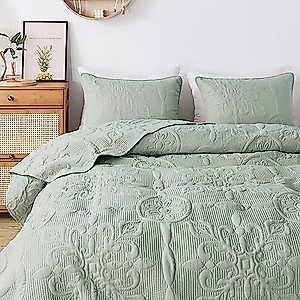 B2EVER Damask Quilt King Size Bedding Sets with Pillow Shams, Boho Lightweight Soft Bedspread Coverlet, Sage Green Quilted Blanket Thin Comforter Bed Cover for All Season, 3 Pieces, 104x90 inches