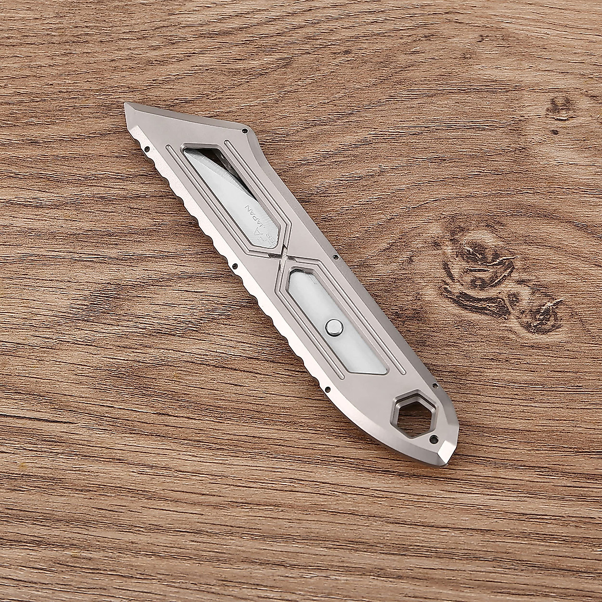 XMANSUN Titanium Utility Knife Garden Grafting Cutter Knife Retractable Knife Replaceable Cutter Blade (WT-T)