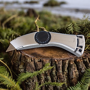 Generic Retractable Utility Knife with Holster, Roofing knives, Silver