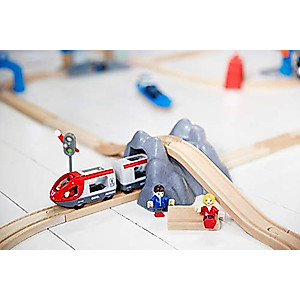 BRIO World - 33773 Railway Starter Set | 26 Piece Toy Train with Accessories and Wooden Tracks for Kids Age 3 and Up - Green