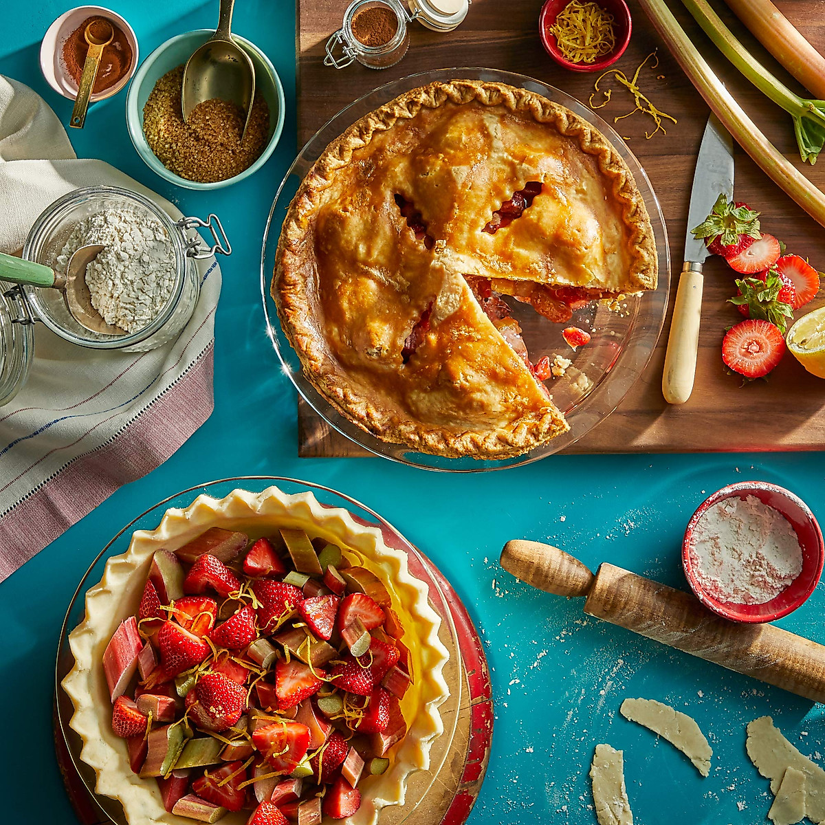 Pyrex 2-Piece Glass Pie Plate Set, 9.5-Inch Pie Dish, Baking Dish, Dishwashwer, Microwave, Freezer and Pre-Heated Oven Safe