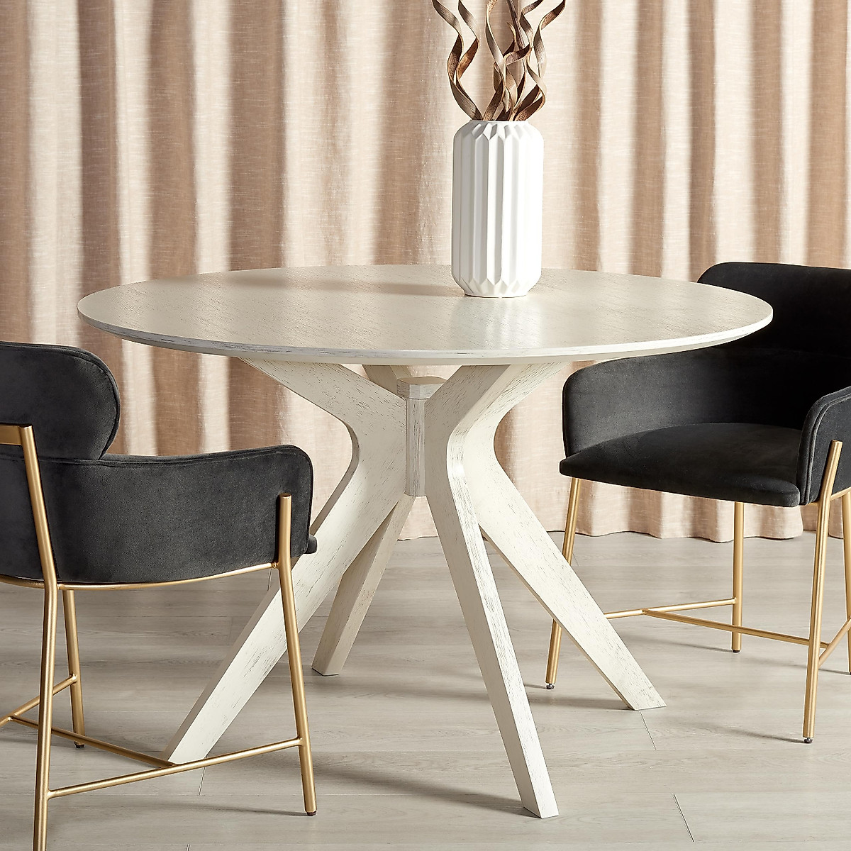 SAFAVIEH Couture Collection Carolee Farmhouse White Washed 46-inch Round Dining Table