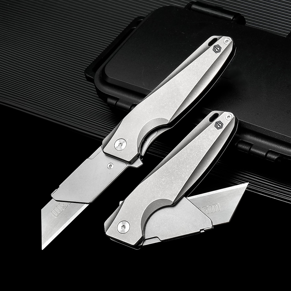 TGZUO Titanium Folding Utility Knife with Clip Mini EDC Box Cutter Flipper Pocket For Outdoor 10pcs Carbon Steel Replacement Blades