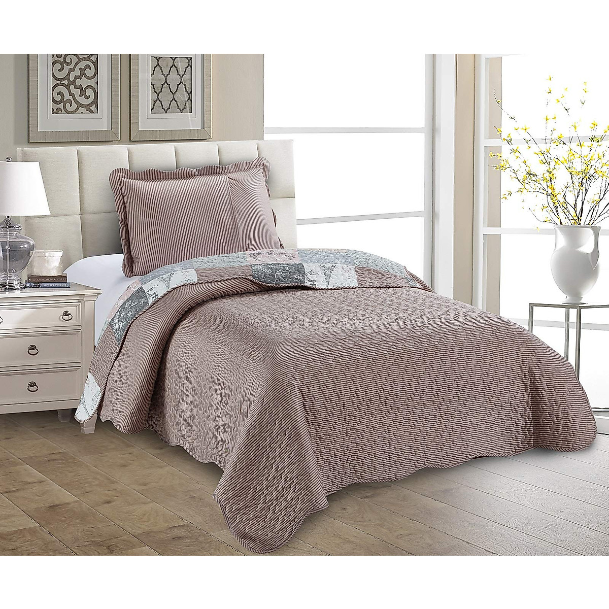 Brilliant Sunshine Latte Grey Paris and Toile Floral Patchwork, 2-Piece Quilt Set with 1 Sham, Reversible Bedspread, Soft Lightweight Coverlet, All-Season, Twin, Latte Grey