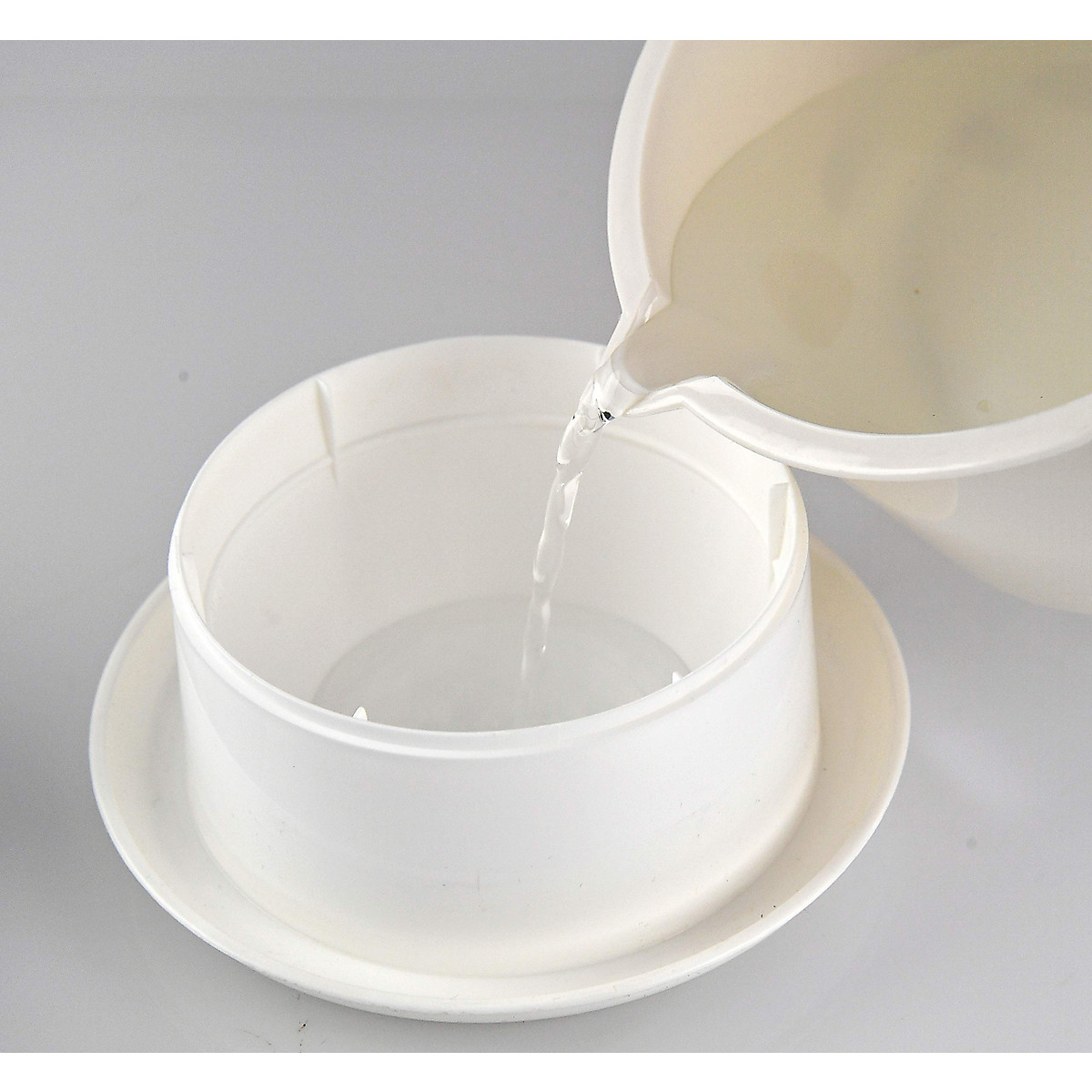 HOME-X Jumbo Hen-Shaped Microwave Egg Boiler with Lid, Cook 1 to 4 Eggs, Quick Hard Boiled Egg Maker, Breakfast Cooking Utensils