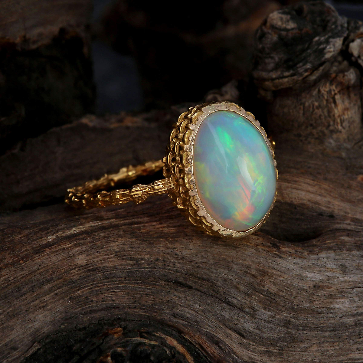 Certified 18K Yellow Gold Ring Exquisite Textured Ring With Natural Ethiopian Opal 3.48 Carats Wedding Engagement Designer Ring Women Gifts
