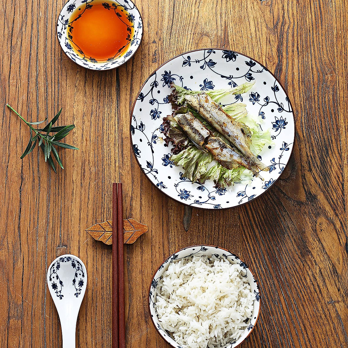 Gegong Blue and White Porcelain Dinnerware Set, Dishes, Bowl, Spoon, Chopsticks, Service for 1, Colorful Glazed Ceramic Set, Gift Box Packaging (Tang Grass)