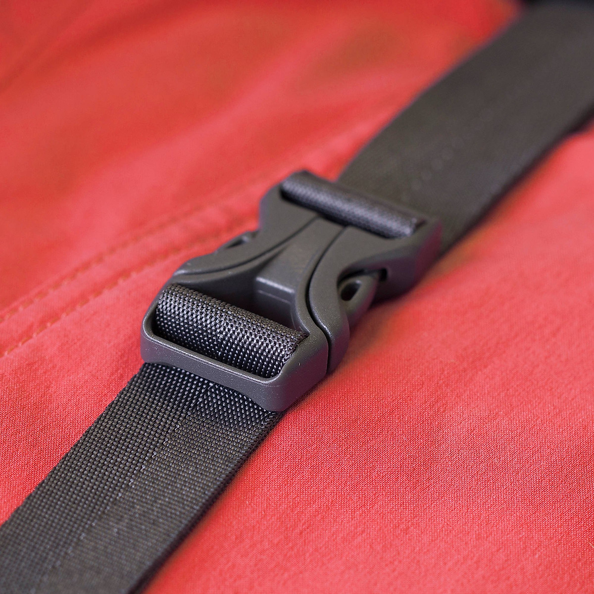 Osprey Packs FARPOINT 55, Volcanic Grey, Medium/Large