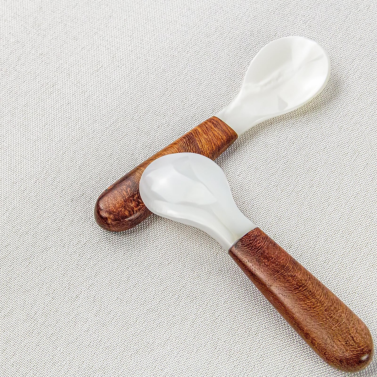 DUEBEL Set of 6 Caviar Spoons of Wood Handle, 4" Mother of Pearl Spoons for Caviar Serving, Egg Serving, Catering Deroration