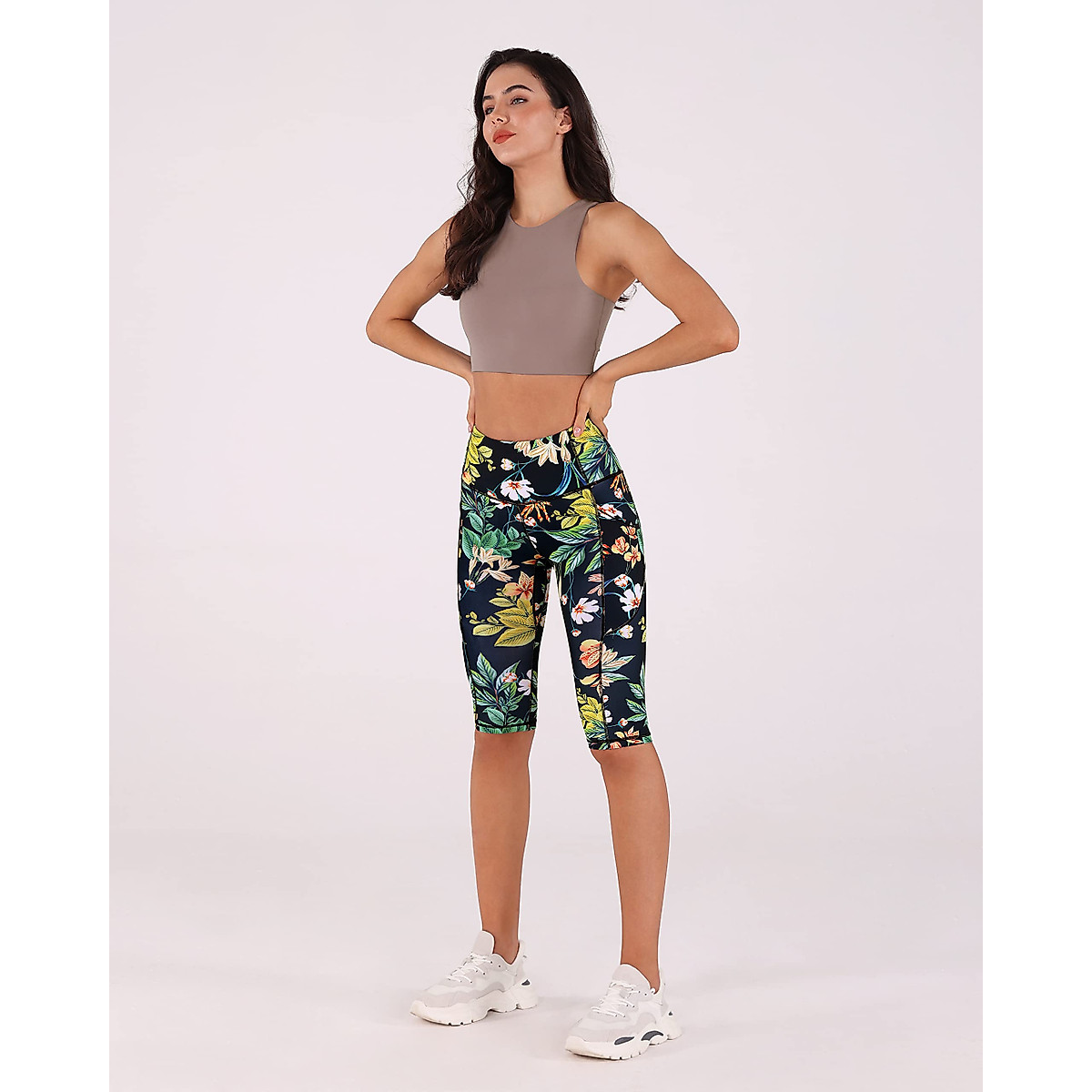ODODOS Women's Knee Length High Waisted Yoga Capris with Pockets, Pattern Workout Athletic Running Capri Leggings, Tropical Flower, Medium