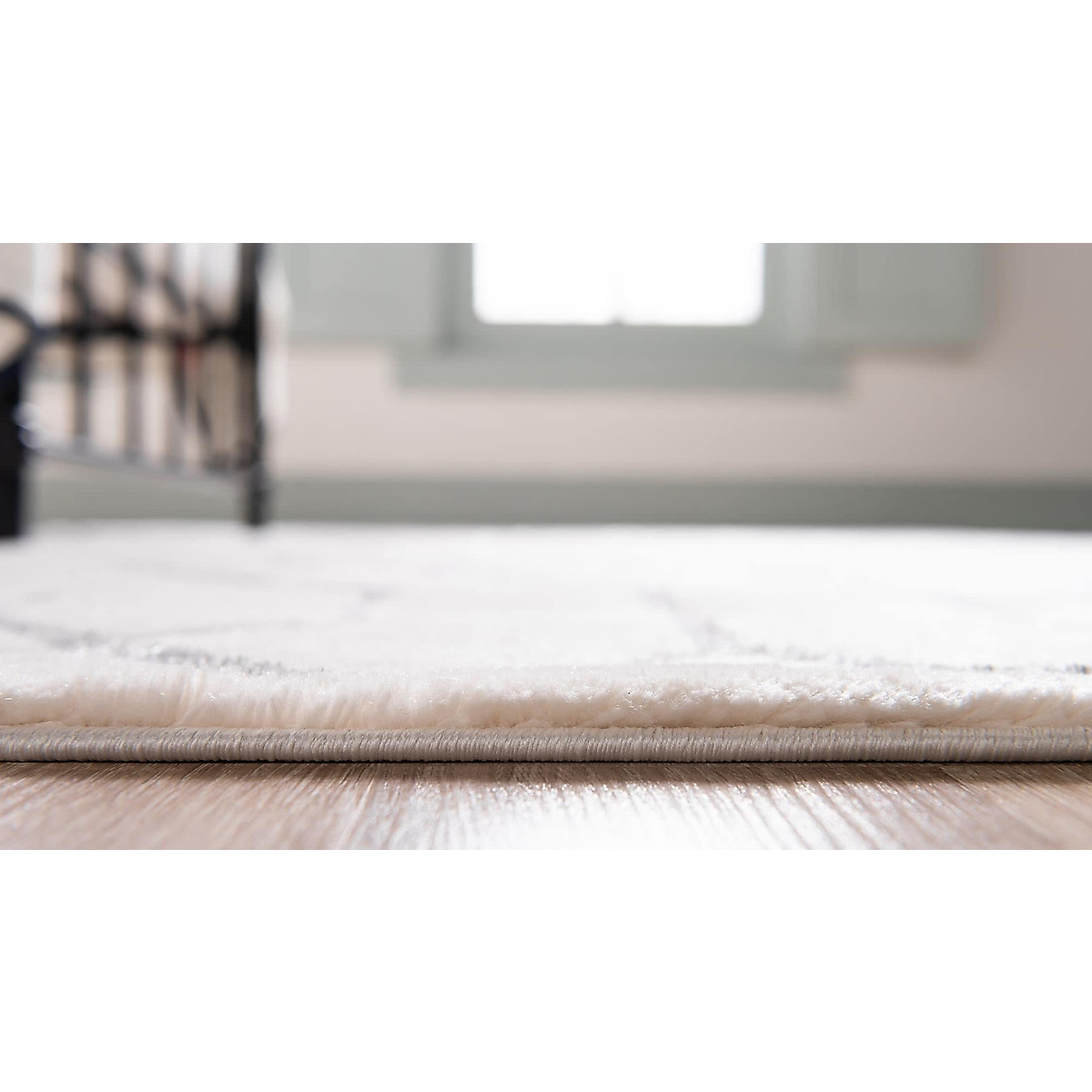 Unique Loom Glam Collection Area Rug - Trellis (3' 3" x 5' 3" Rectangle, White Silver/ Silver)