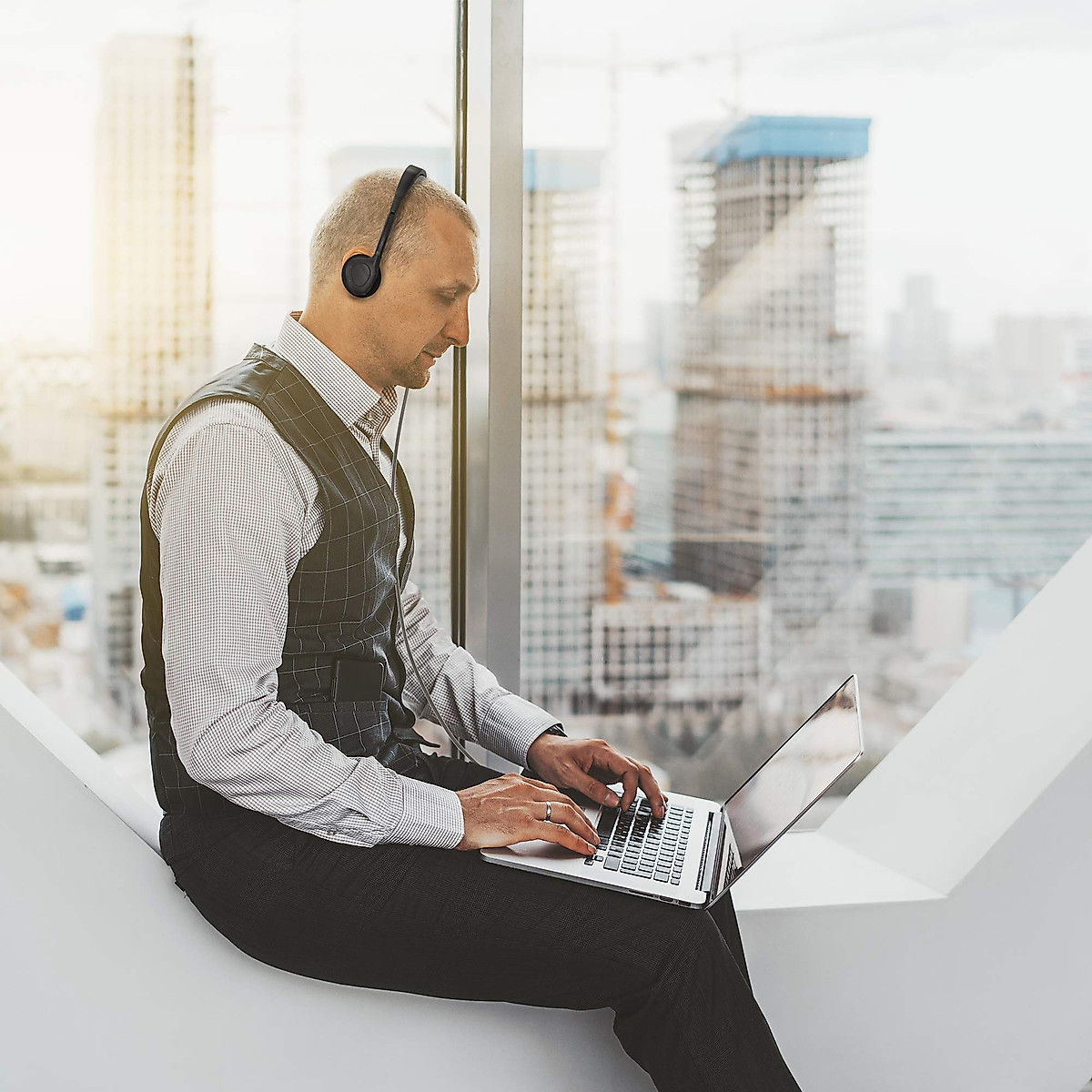 Maeline On-Ear Headphones with 3.5 mm Headphone Plug - 1 Pack - Black