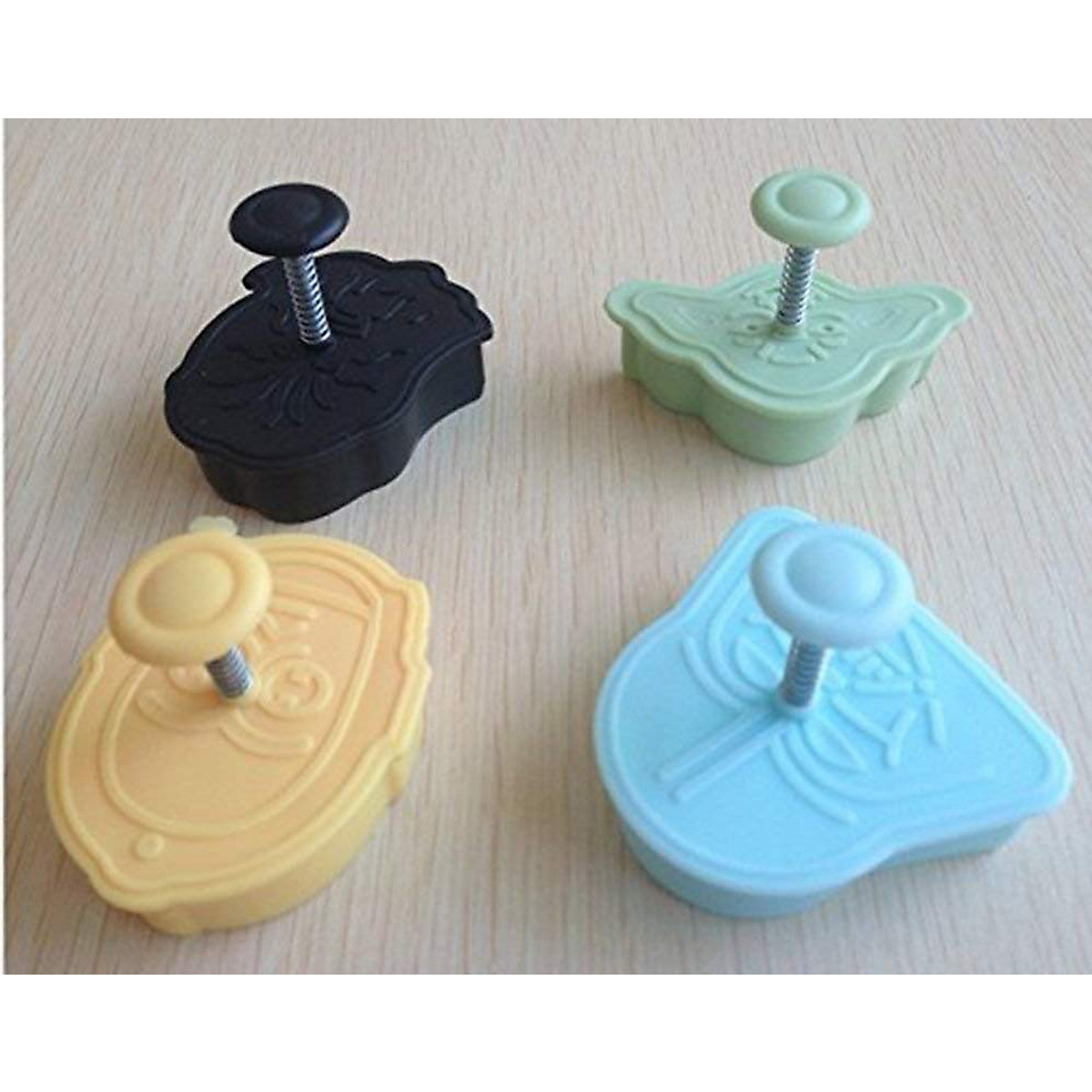 Set of 4 Star Wars Plunger Cookie Cutters - Darth Vader, C-3PO, Yoda and Chewbacca - Amazing Cake Mold Decoration Tool For Baking in Kitchen - Multi-Colour