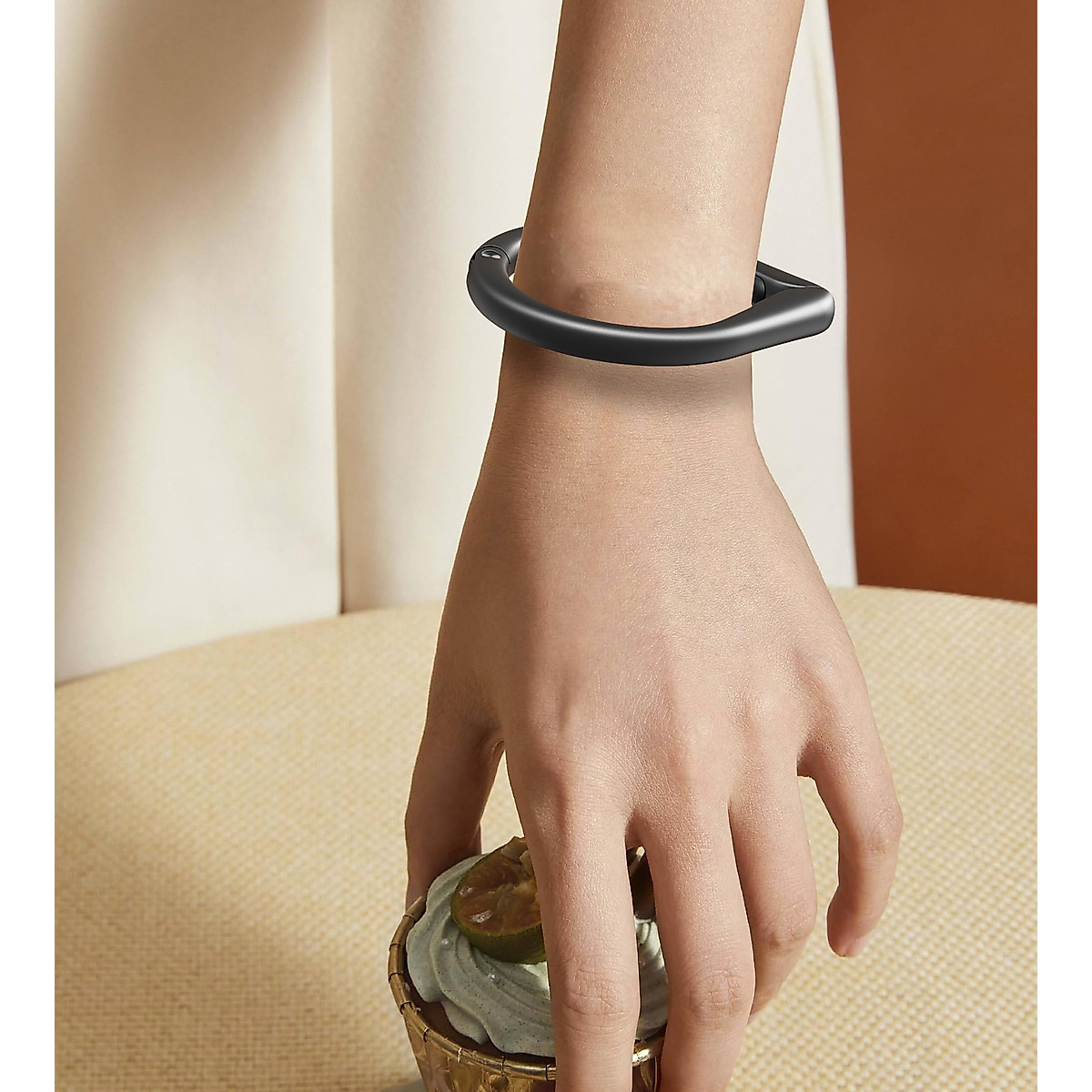 enGMOLPHY Bag Hook Hanger, Holds Up to 33LB, Purse Hook for Desk, Under Table Bar Handbag Hanger, Stylish Purse Holder Storage Hook-Gun Metal