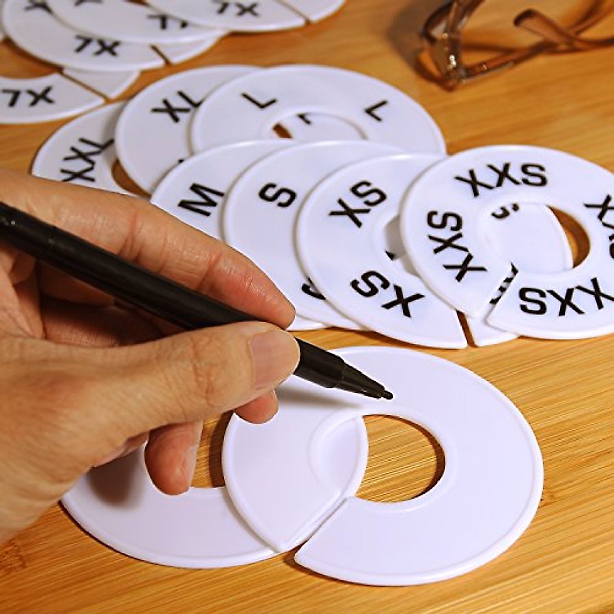 eBoot 40 Pieces Round Clothing Dividers Rack Size Closet Dividers White and Black with Marker Pen, Blank and Size XXS to XXL