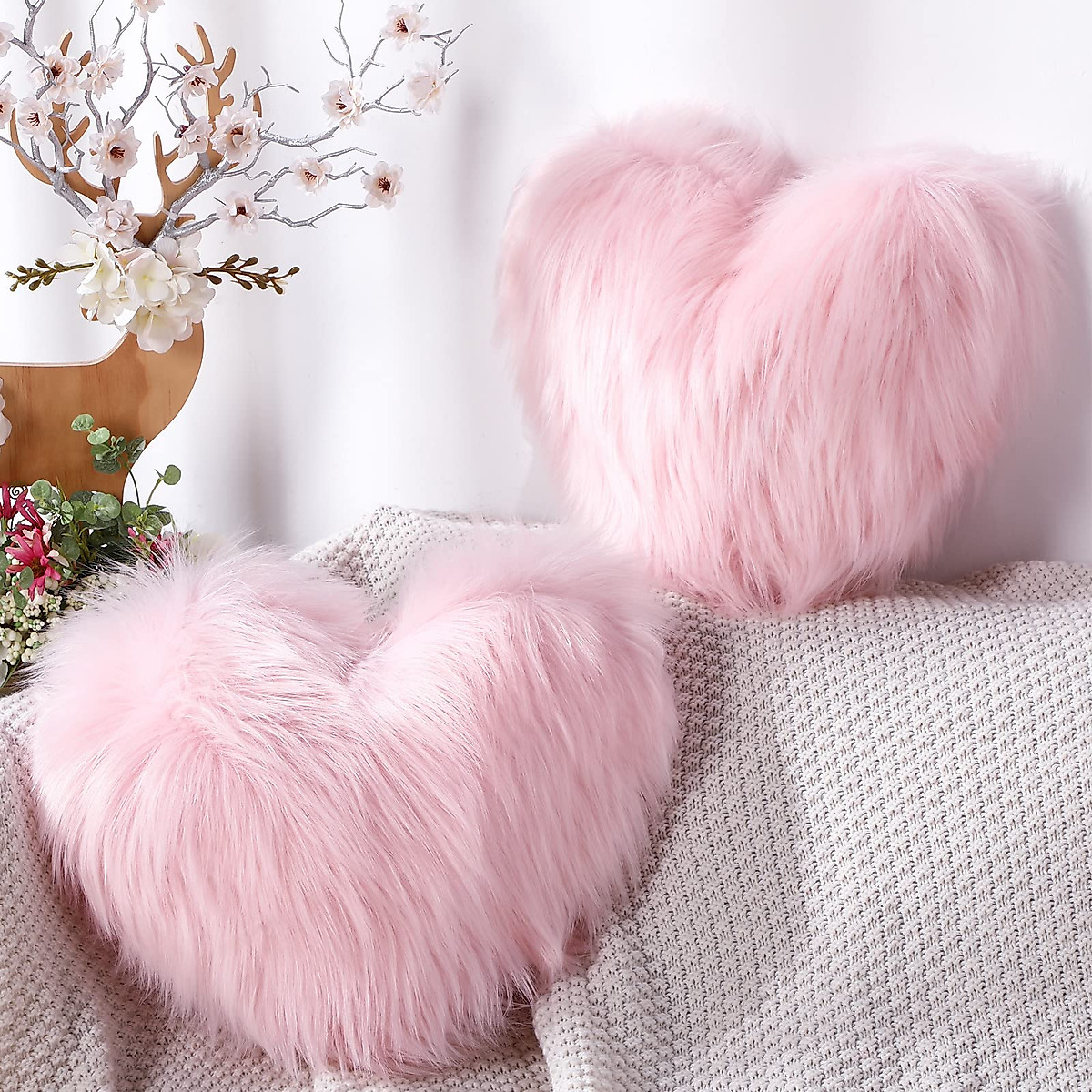Maitys 2 Pieces Heart Shaped Decorative Pillows Faux Fur Throw Pillow Fluffy Pillows Spring Cute Soft Throw Cushion with Insert for Girls Kids Bedroom Living Room Sofa Couch, 12 x 16 Inch (Violet)