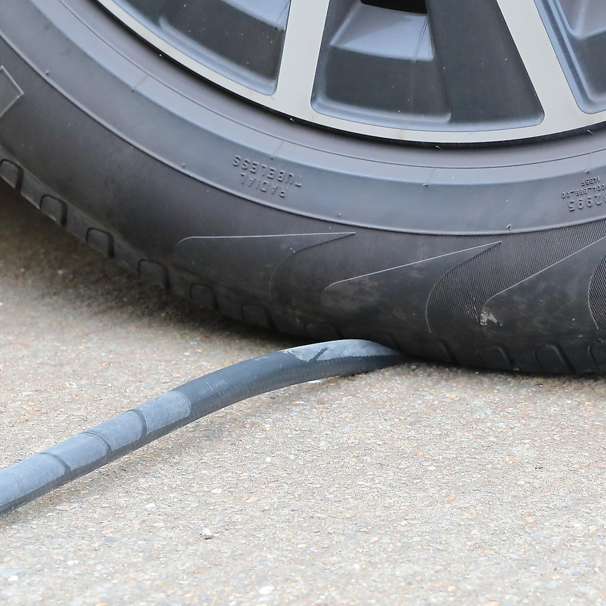 Hromee Air Compressor Hose 3/8 Inch x 100 Feet Hybrid Hose with Fittings, 1/4" Industrial Universal Quick Coupler and 2PCS I/M Plug Kit, Black