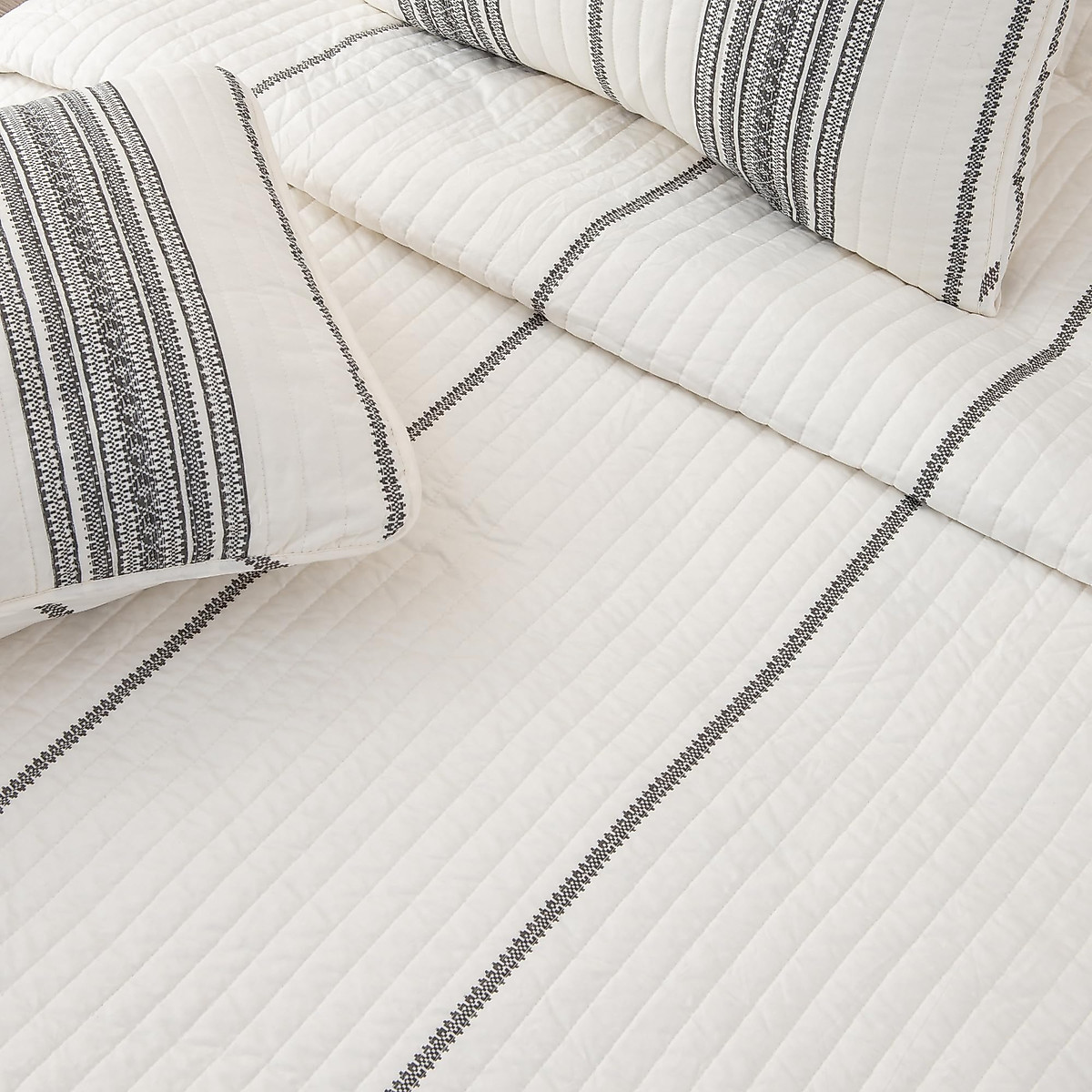 Great Bay Home King Reversible Quilt Bedding Set - All Season, Modern, Lightweight Bedspreads - White and Grey Striped Coverlets (Includes 1 Quilt, 2 Pillow Shams)