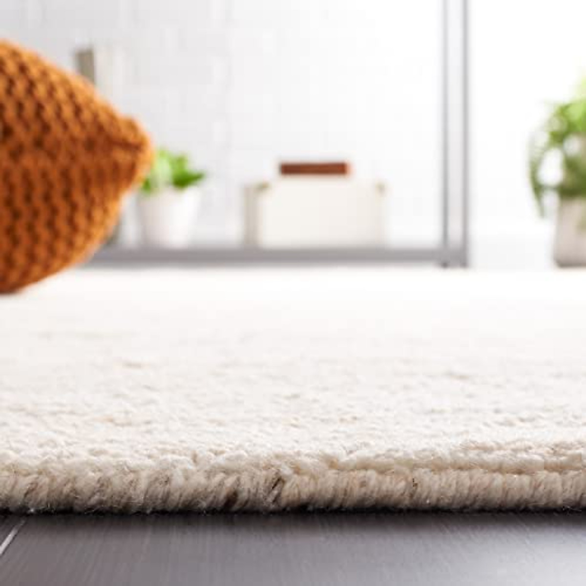 Safavieh Casablanca Collection 3' x 5' Beige/Ivory CSB792B Handmade Solid Wool 0.8-inch Thick Area Rug