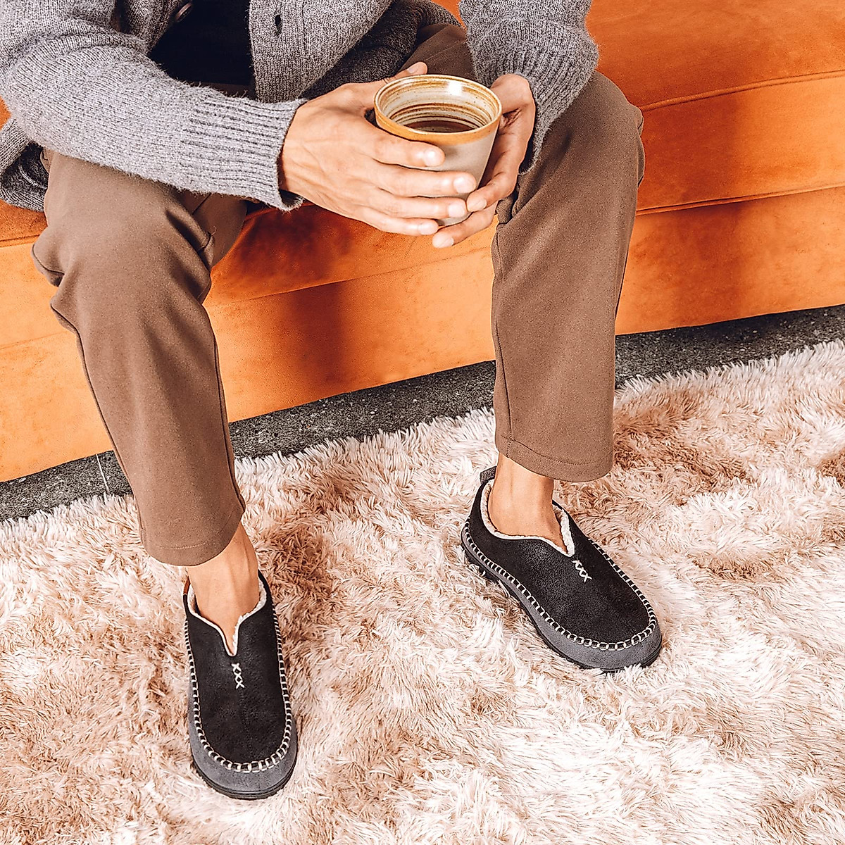 EverFoams Men's Moccasin Slippers Memory Foam Indoor/Outdoor Warm Suede House Shoes with Fuzzy Sherpa Lining (Black, Size 10 M US)