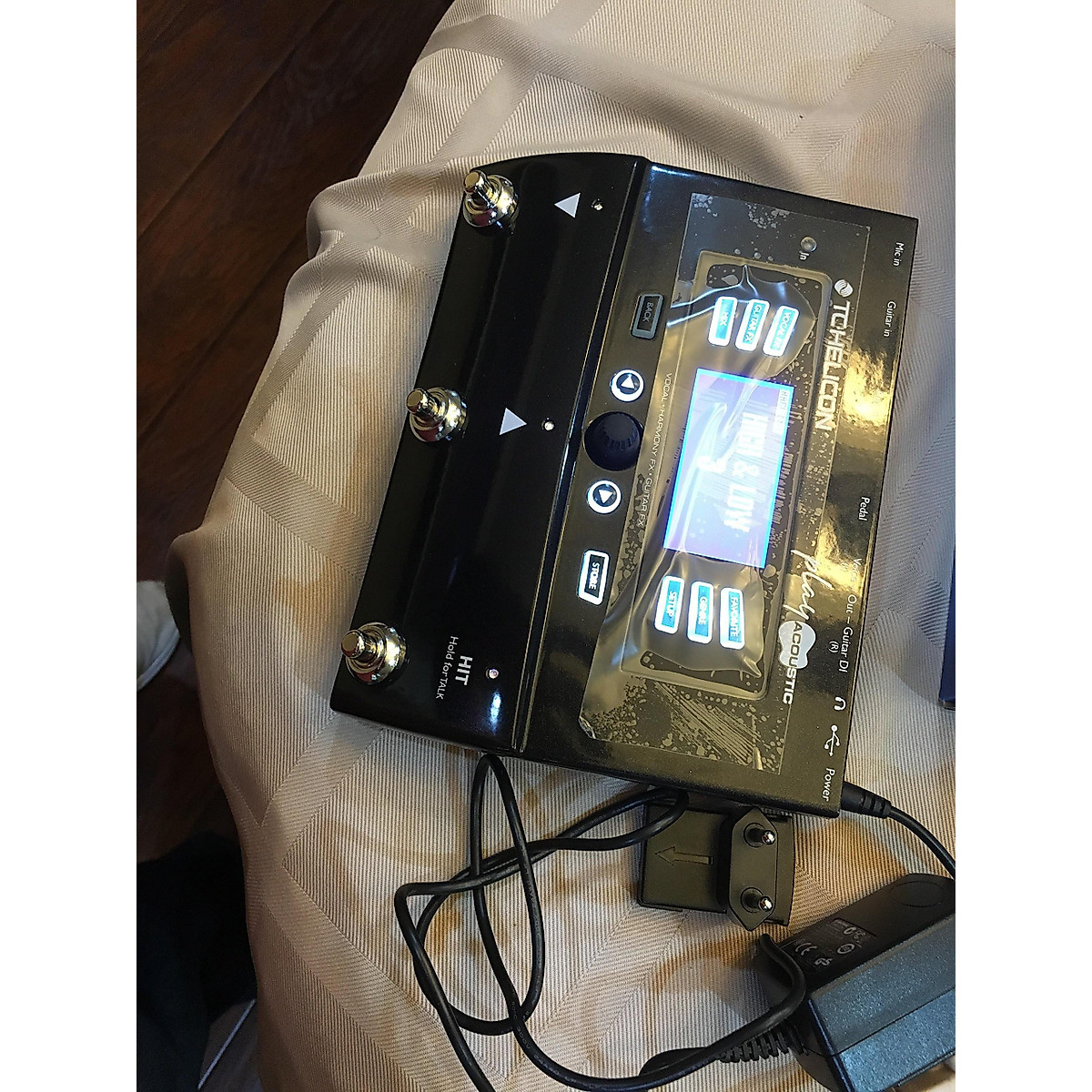 TC Helicon PLAY ACOUSTIC 3-Button Vocal and Acoustic Guitar Effects Stompbox with BodyRez and Looping