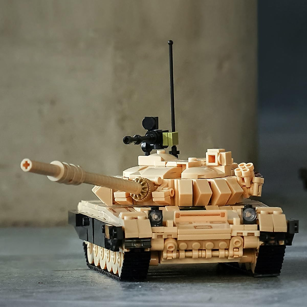 DAHONPA T-72B3 Main Battle Tank Army Building Block(770 PCS),WW2 Military Historical Collection Model with 3 Soldier Figures,Toys Gifts for Kid and Adult.