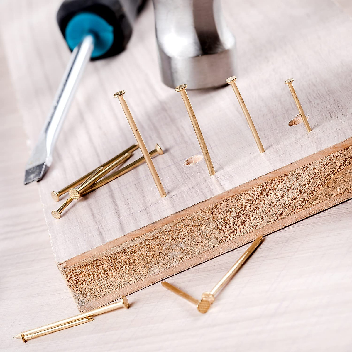 Mr. Pen- Nail Assortment Kit, 600 Pcs, 4 Sizes, Gold, Small Nails, Nails for Hanging Pictures, Finishing Nails, Wall Nails for Hanging, Pin Nails, Hardware Nails, Assorted Nails, Galvanized Nails.