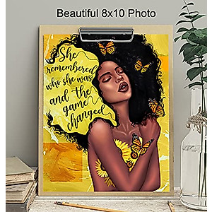 African American Woman Black Art - She Remembered Who She Was And The Game Changed Inspirational Wall Decor - Positive Quotes - Encouragement Gifts for Women - Motivational Posters - Uplifting Gifts