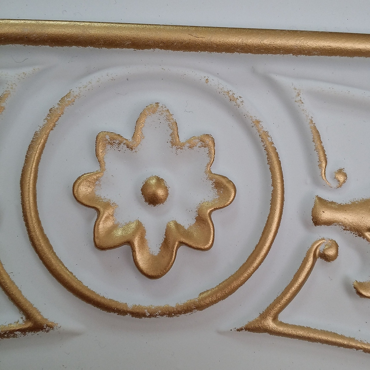 PLASTDECOR Drop in Ceiling Tiles Faux Tin Painted White Gold Coffee Decor Wall Panels PL18 10pcs/lot