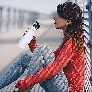 Volhoply 17oz Insulated Water Bottle Bulk 8 Pack,Stainless Steel Kids Water Bottles with Straw Lid,Reusable Metal Thermos Water Bottle,Double Wall Vacuum Sports School Flask Keep Cold(White,8 Set)