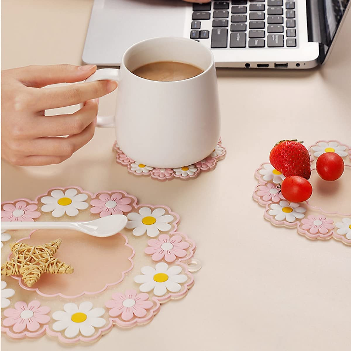 Silicone Round Placemats Set of 3, Daisy Flower Shape Heat Resistant Trivets Pot Holder Mats, Cup Potholders, Pot Holders, Non-Slip Insulation Hot Pads for Kitchen (Pink)