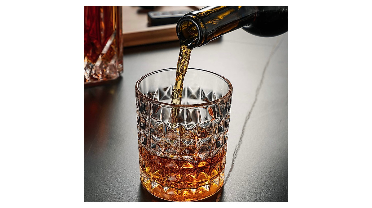 Elegant Bohemian Crystal Whiskey Glass Set - 8oz